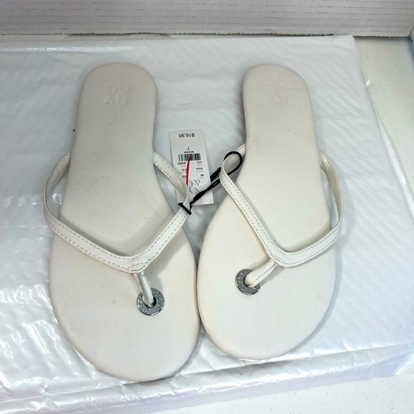 New York & Company | Shoes | New York Company Thong Sandals White Sz 7 Nwt | Poshmark
